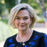 Julie Kiggins | About | University of Wollongong